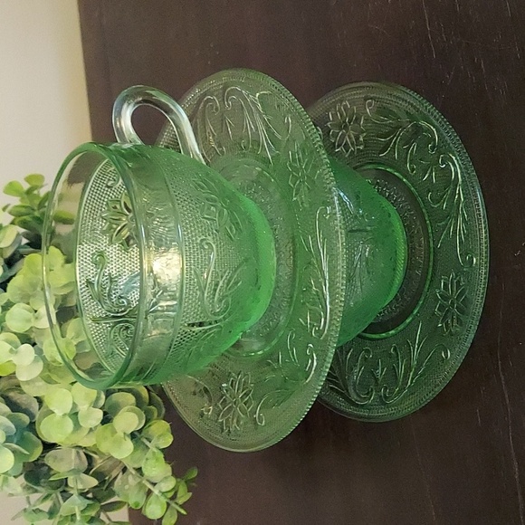 Tiara | Dining | Set Of 2 Vintage Tiara Indiana Sandwich Glass ...